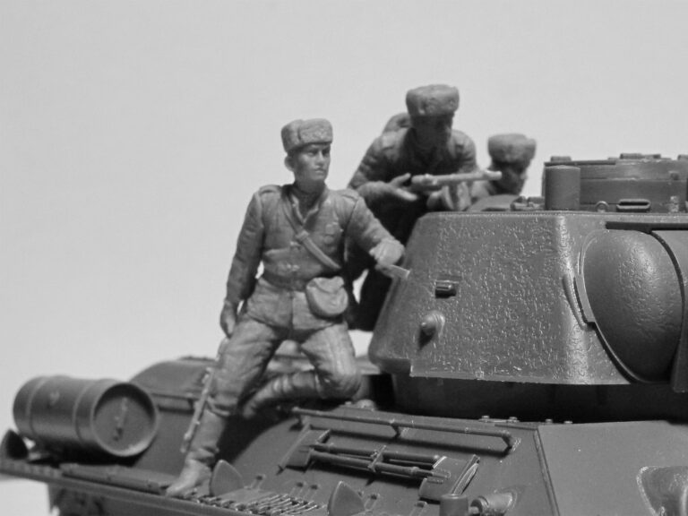 Soviet Tank Riders (1943-1945) - ICM Holding