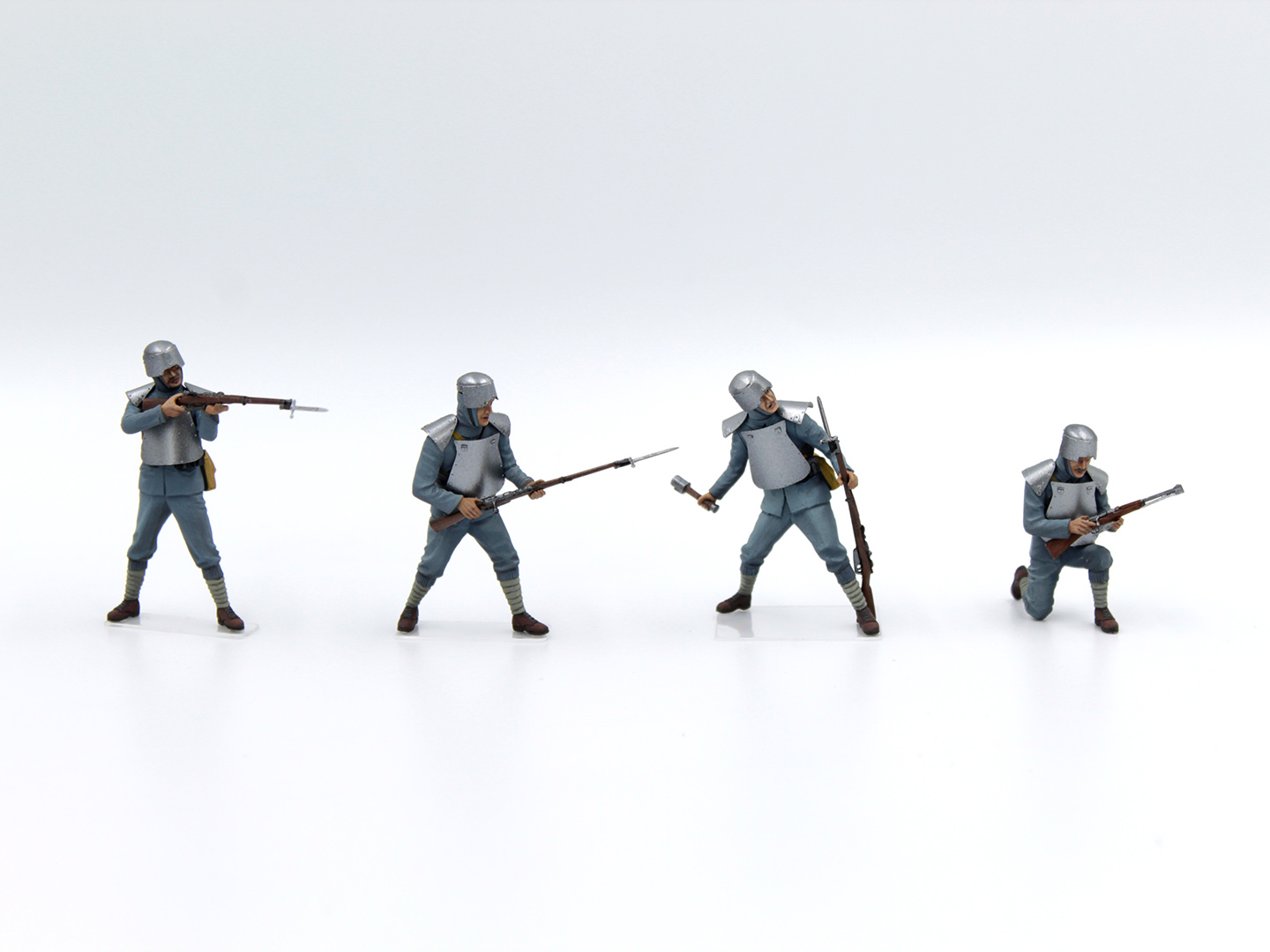 Build up! WWI Italian Infantry in armor - ICM Holding