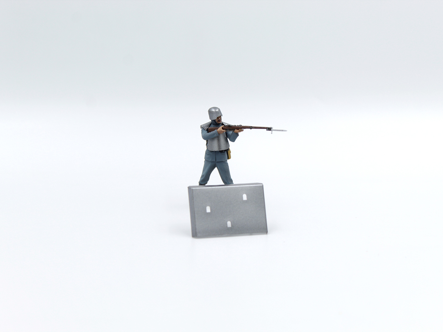 Build up! WWI Italian Infantry in armor - ICM Holding